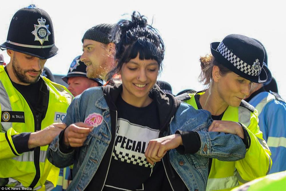 Un mensaje para ti, de Saffiyah Khan y los Specials - El Salto ...